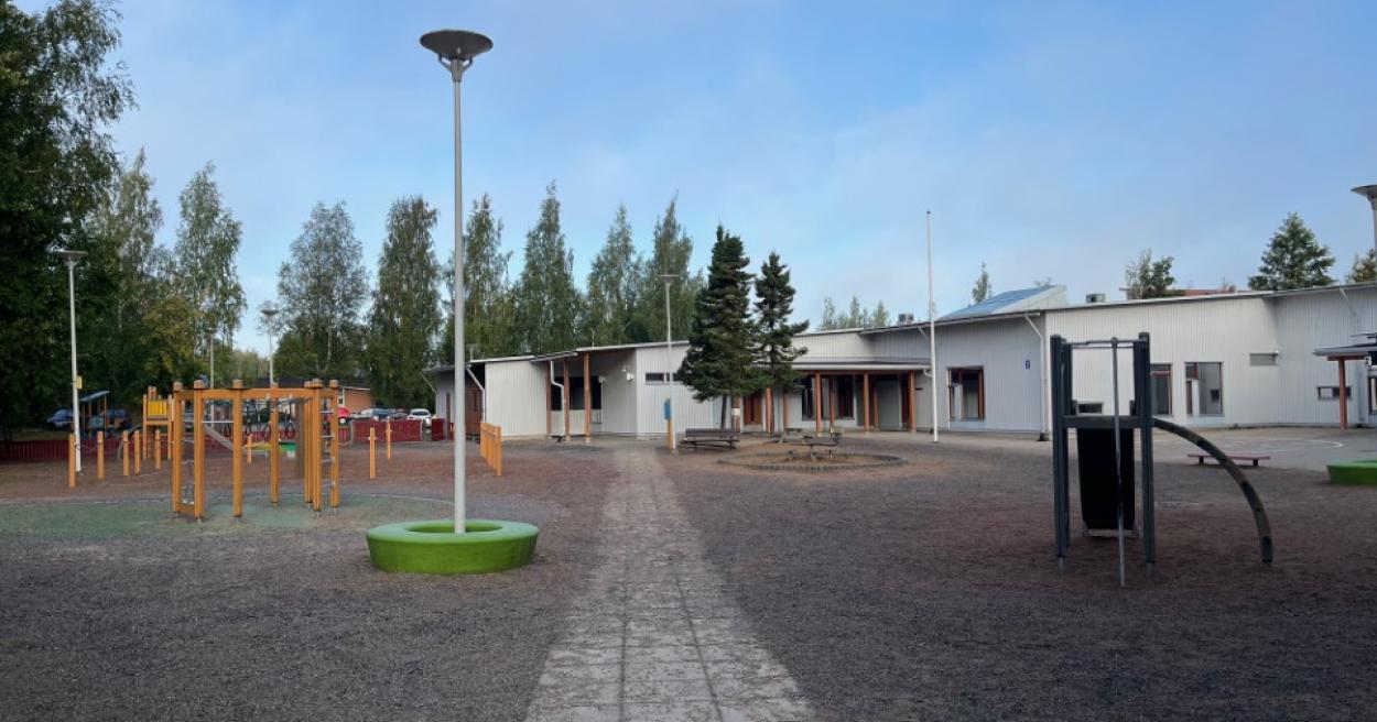 Metsäniityn päiväkodin ja koulun piha uudistuu kesällä – tavoitteena ...